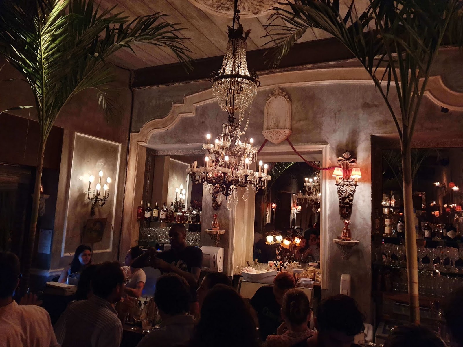 Canastra Rosé, em Botafogo: happy hour, aniversários e bons drinks ...