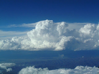awan stratocomulus (St-Cu), yaitu awan yang bergumpal-gumpal. awan ...
