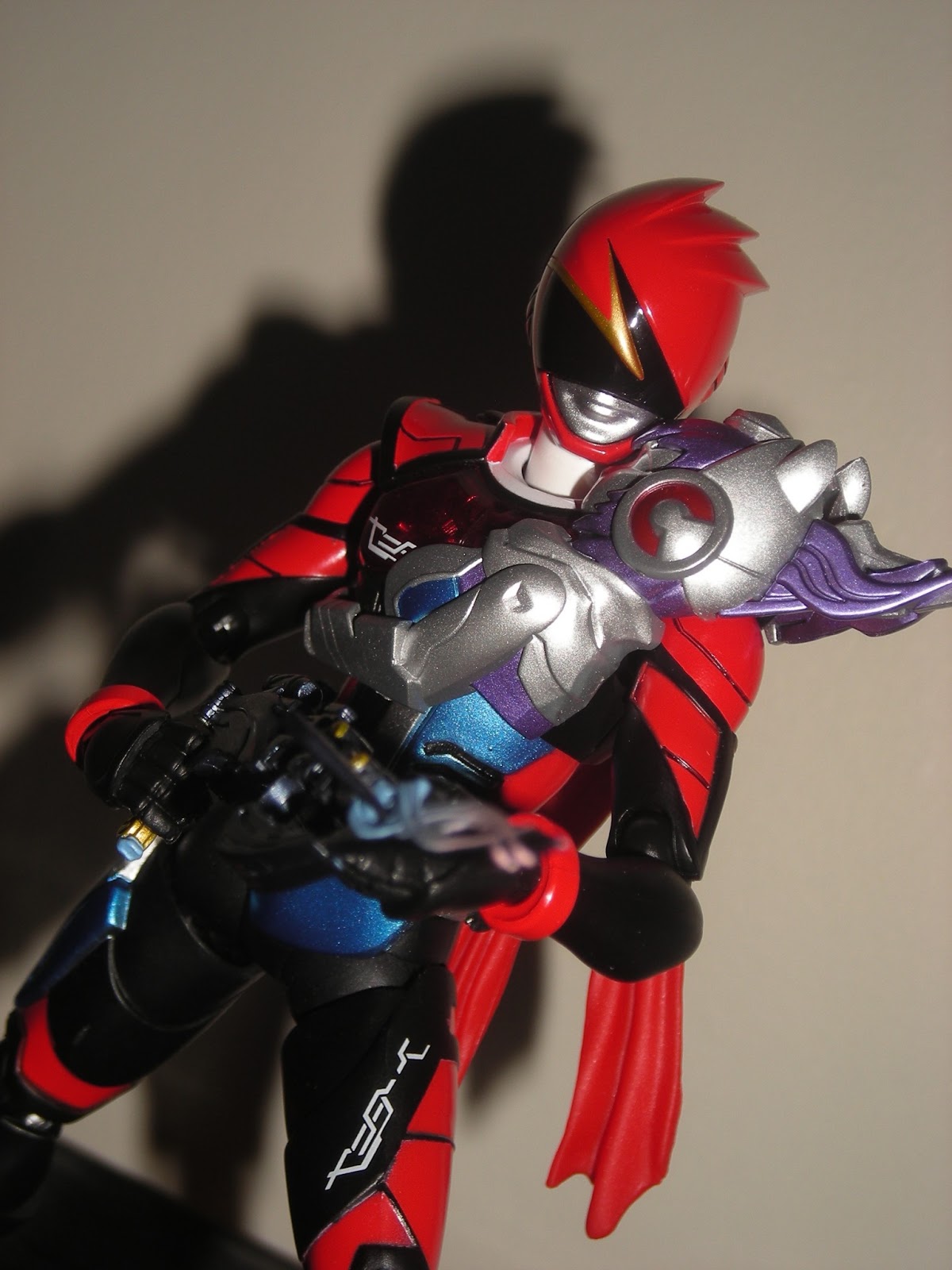 My Shiny Toy Robots: Toybox REVIEW: S.H. Figuarts Super Akiba Red