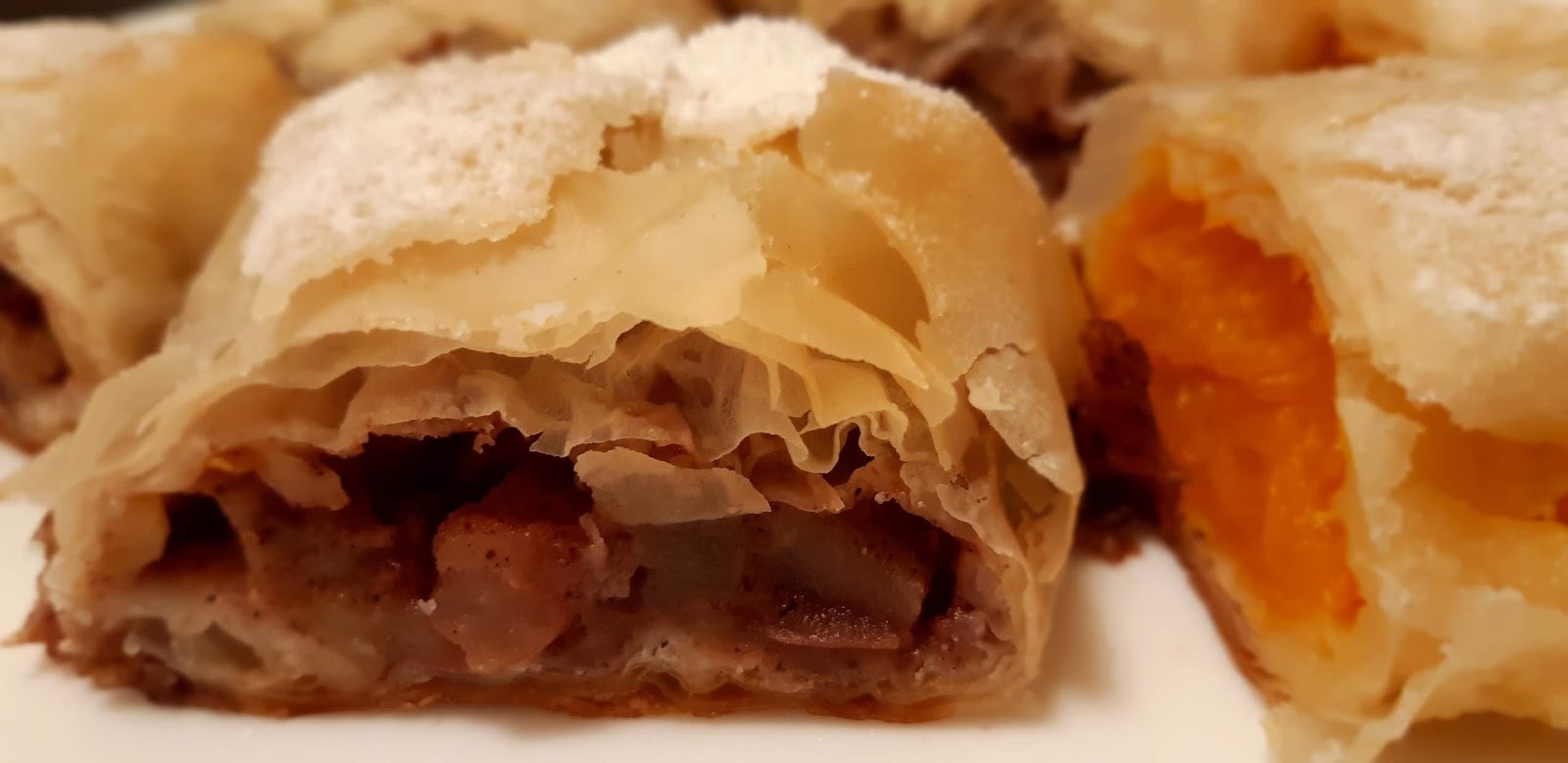 RETETE CULINARE DIN BUCATARIA MEA: Strudel