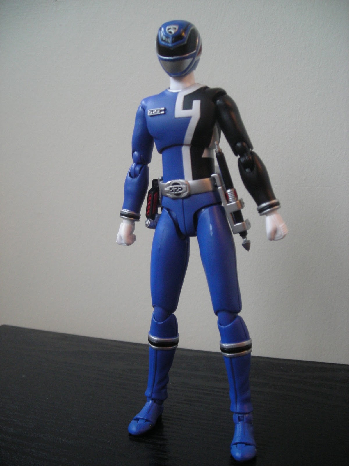 My Shiny Toy Robots: Toybox REVIEW: S.H. Figuarts Deka Blue