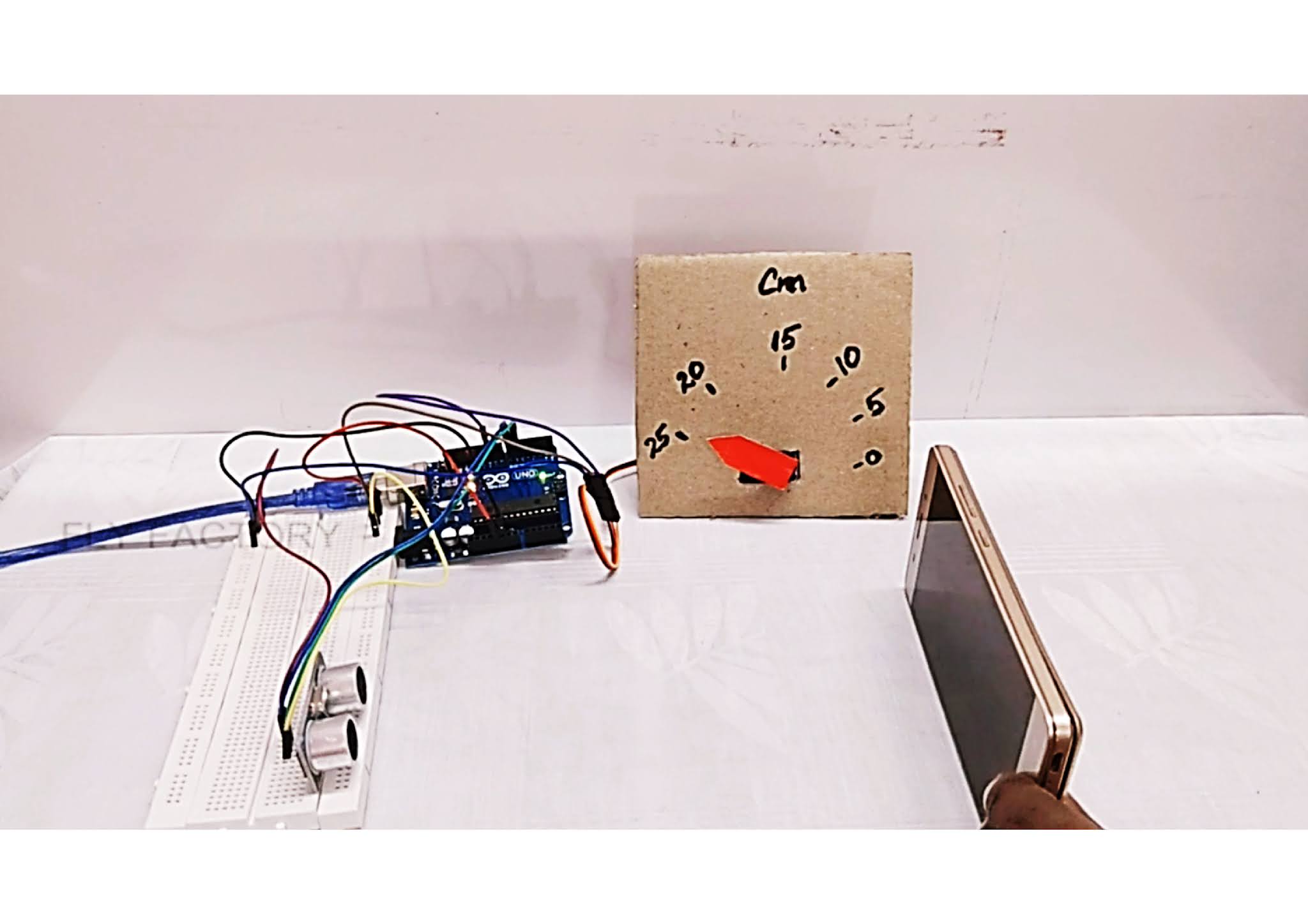 Distance measure with servo motor and ultrasonic sensor - FLY FACTORY