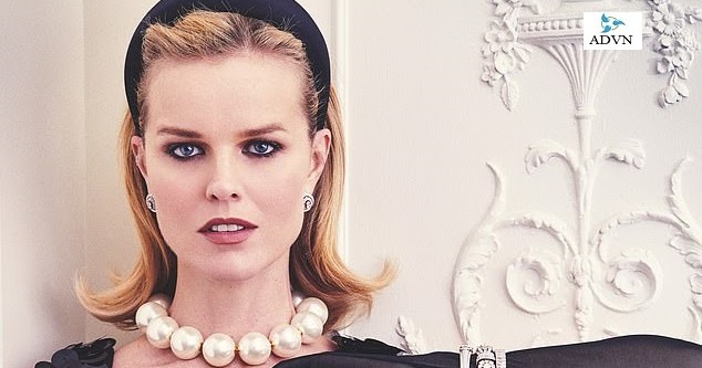 A modelo Eva Herzigová retorna 25 ANOS depois de seu anúncio da ...