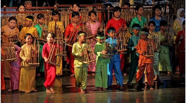 7 Kesenian Khas Jawa Barat Tradisional Unik yang Mesti Anda Ketahui
