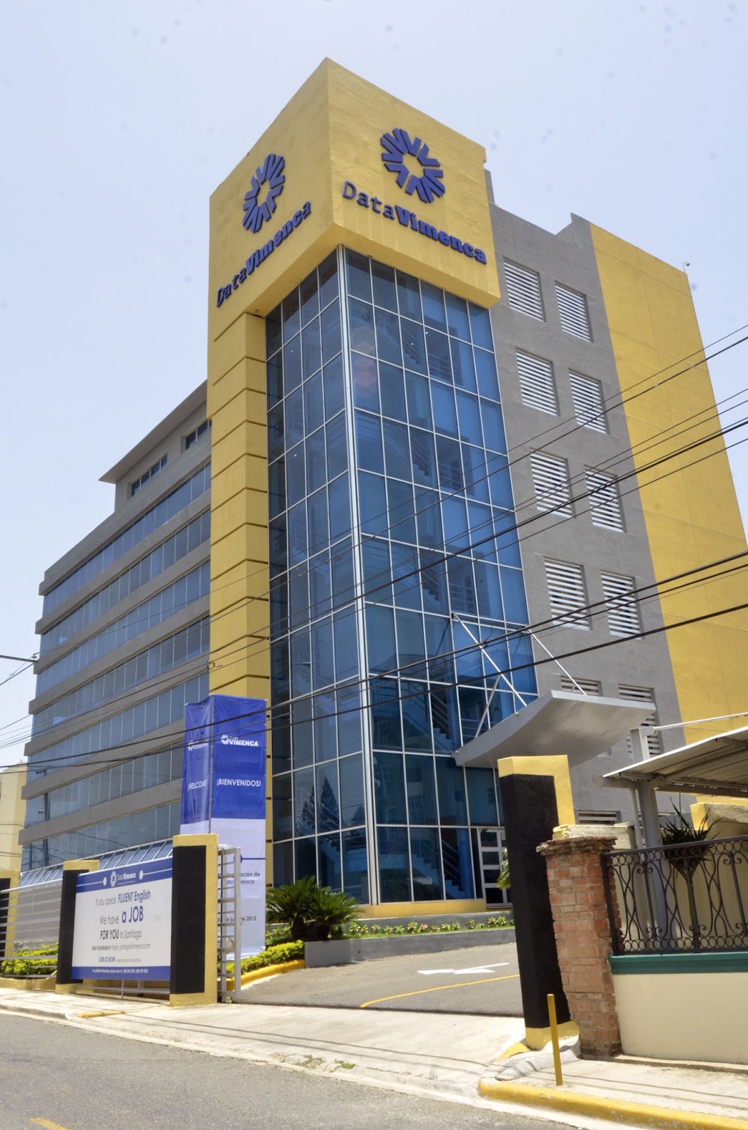 Las Sociales y Espectaculos: Grupo Vimenca reinaugura “call center” en ...