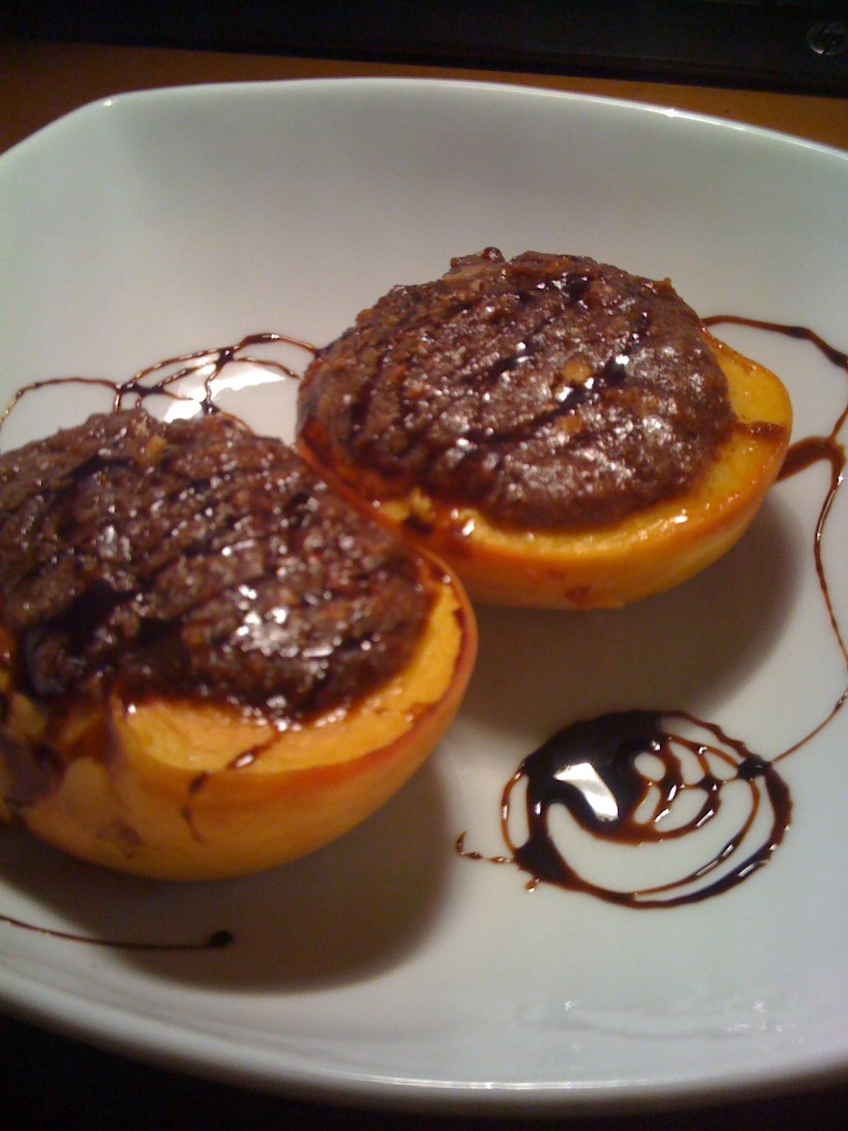 Pesche con amaretti e cioccolato fondente o "persi pien" (ricetta ...