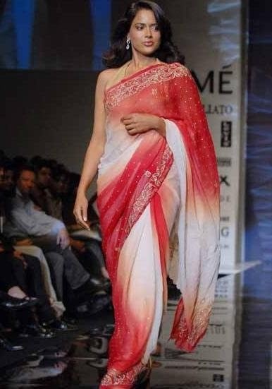Sameera Reddy Backless In Saree