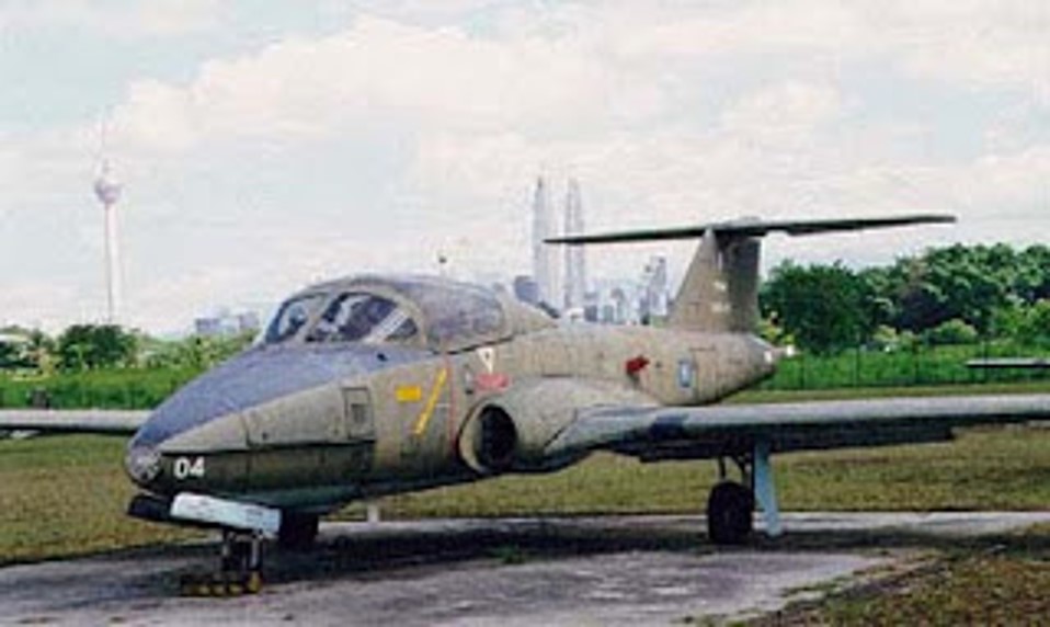 Awal : PESAWAT TEBUAN JET PEJUANG PERTAMA TUDM