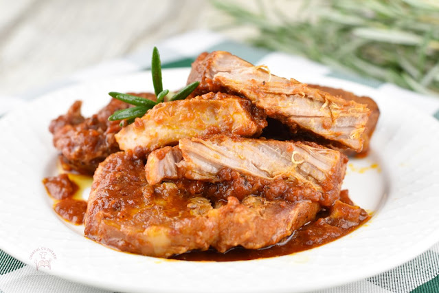 Ceafa de porc la cuptor, in sos de rosii - CAIETUL CU RETETE