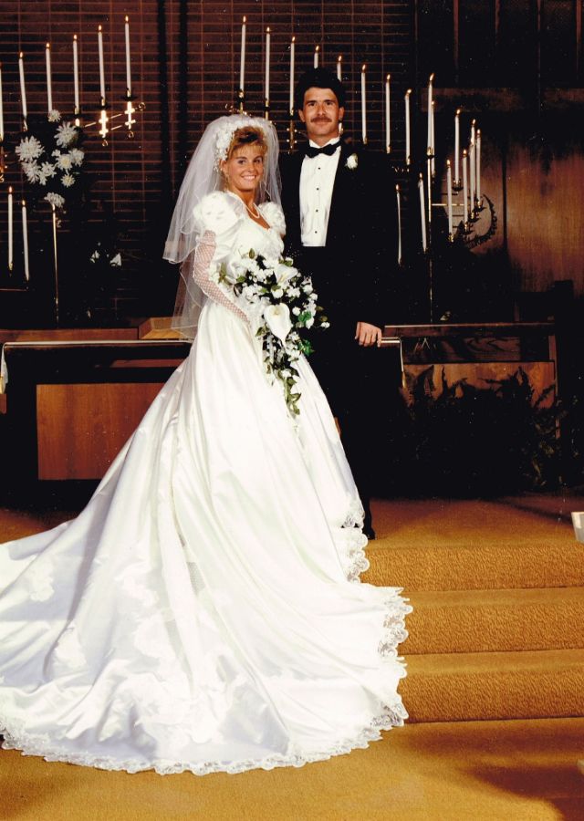 50 Beautiful Wedding Snaps of Couples From the 1980s ~ Vintage Everyday