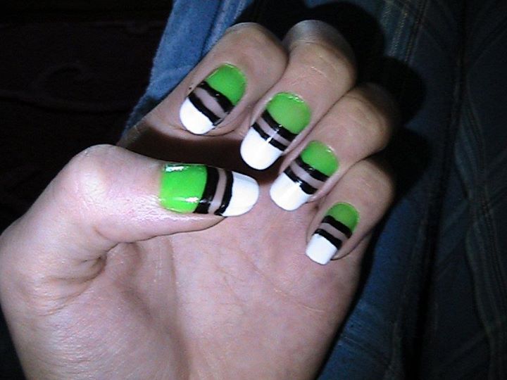 My Nail File: Saskatchewan Rough Rider Nail Design: Green, White & Black