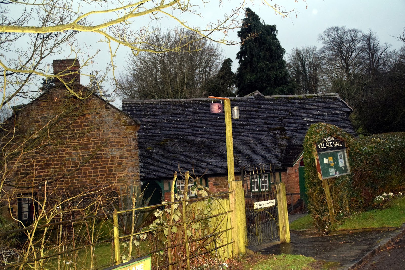 Enjoy your time with beautiful places: Hellidon Lakes and village