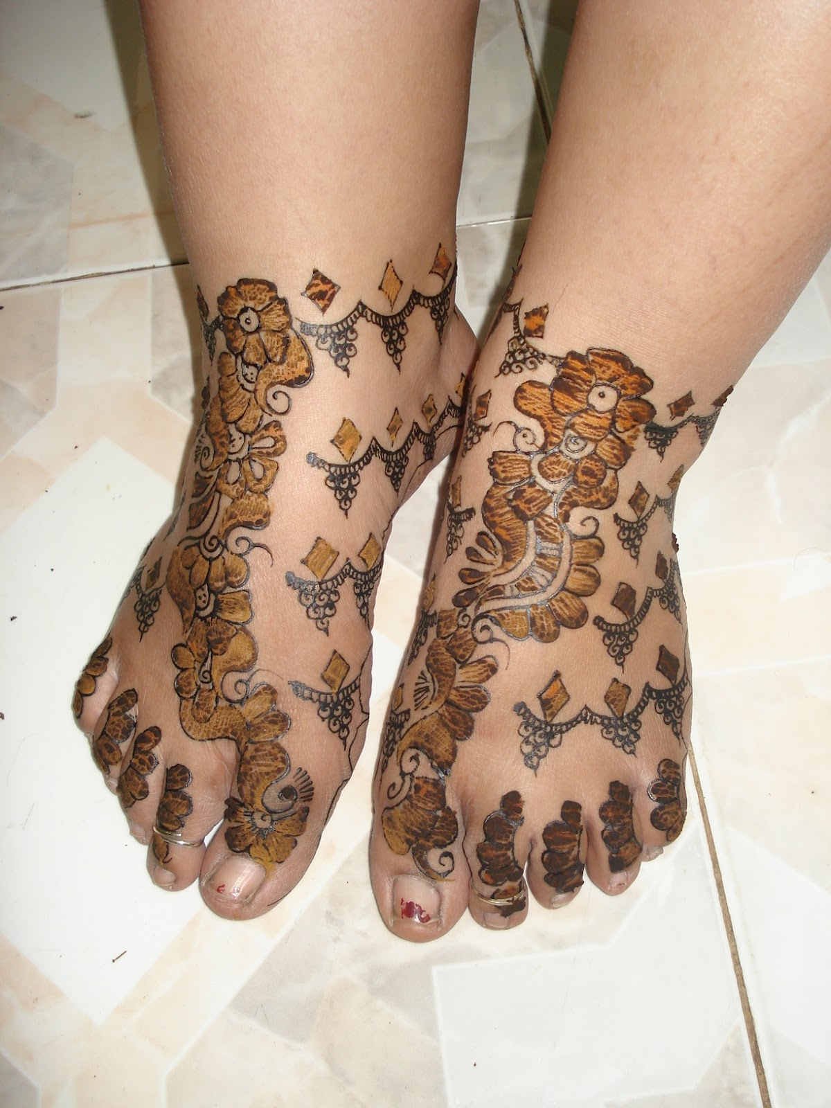 Reshma's Mehendi Art and Academy: FOOT DESIGNS