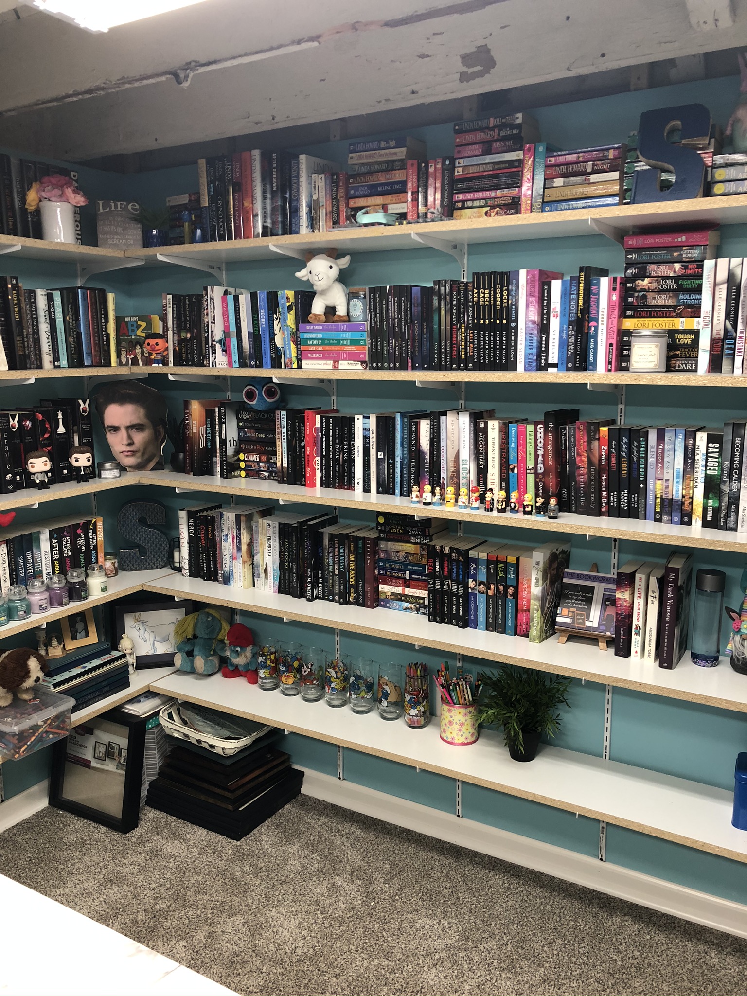 Stranded in Chaos: FINALLY! The Craft Room-Library-Office tour!