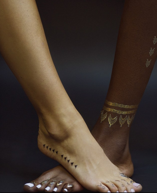 Rihanna's "Flash Tattoo" vs Hausa-Nigerian "laali" Body Art; See Pictures