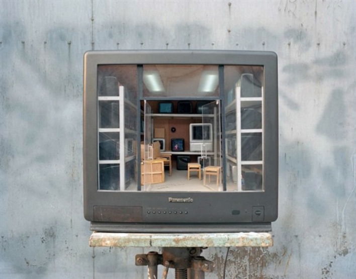 How to Recycle: Sculptures Inside an Old TV Set