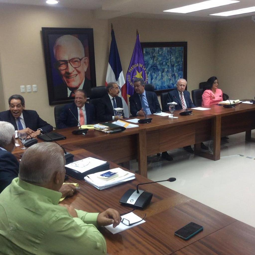 Danilo y Leonel encabezan reunión del Comité Político escogió bufete ...
