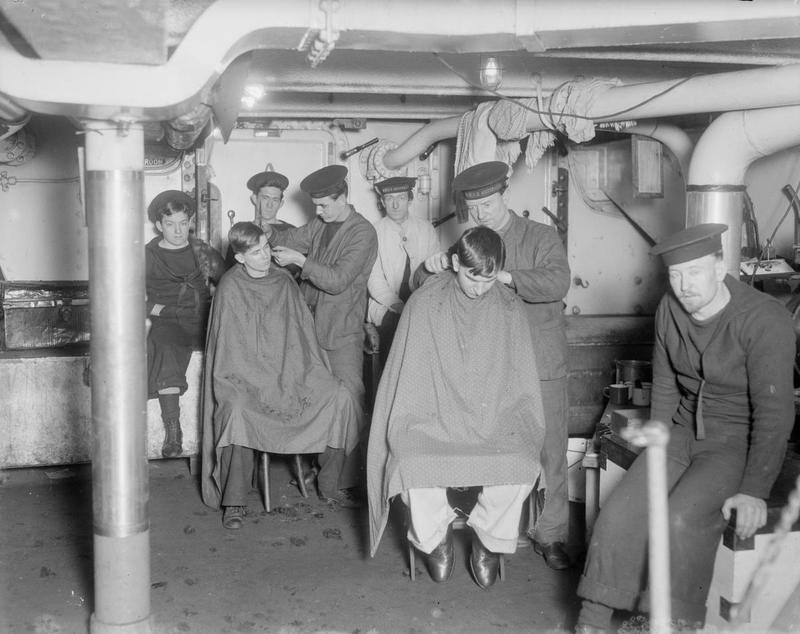 20 Vintage Photographs Capture Soldiers Getting Haircut During World ...