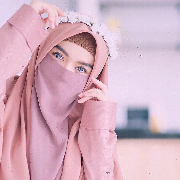 Woman’s ‘awrah in front of other women and mahrams