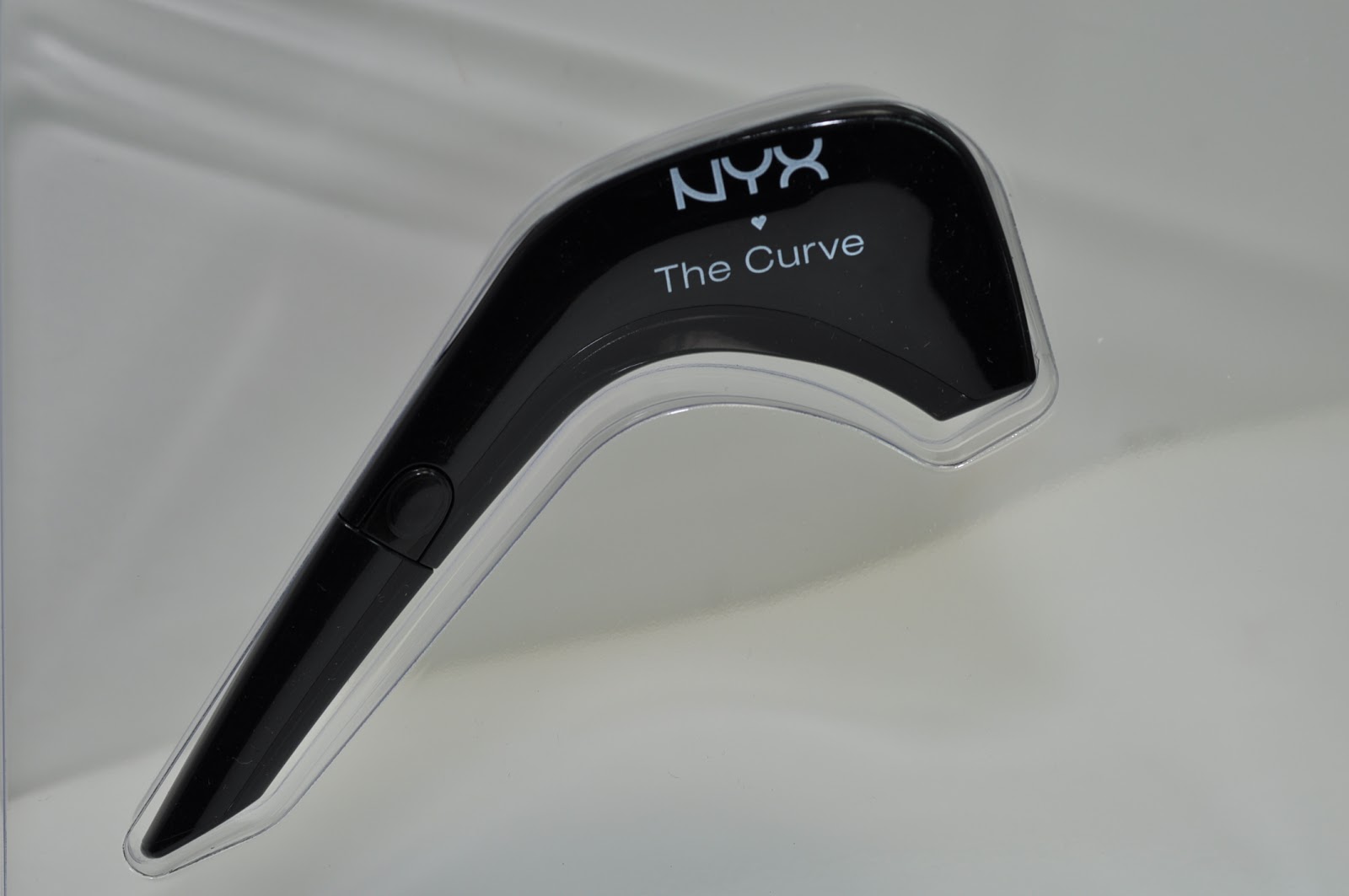 NYX The Curve Liquid Liner Swatches, Look and Review - The Shades Of U