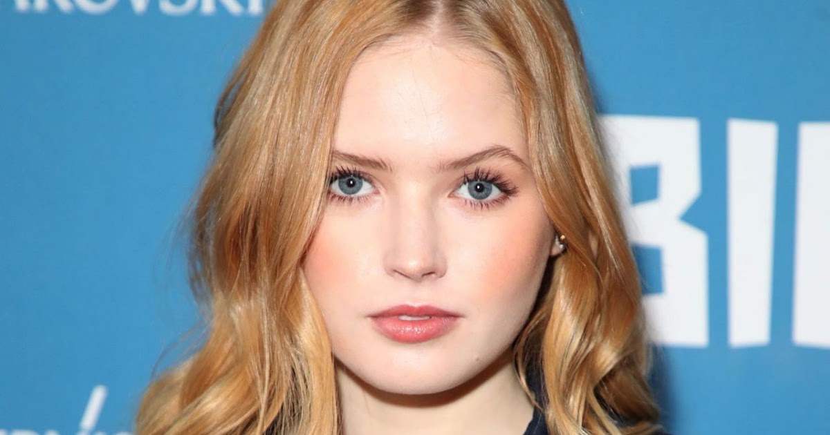 Starlet Arcade: Sexy Ellie Bamber