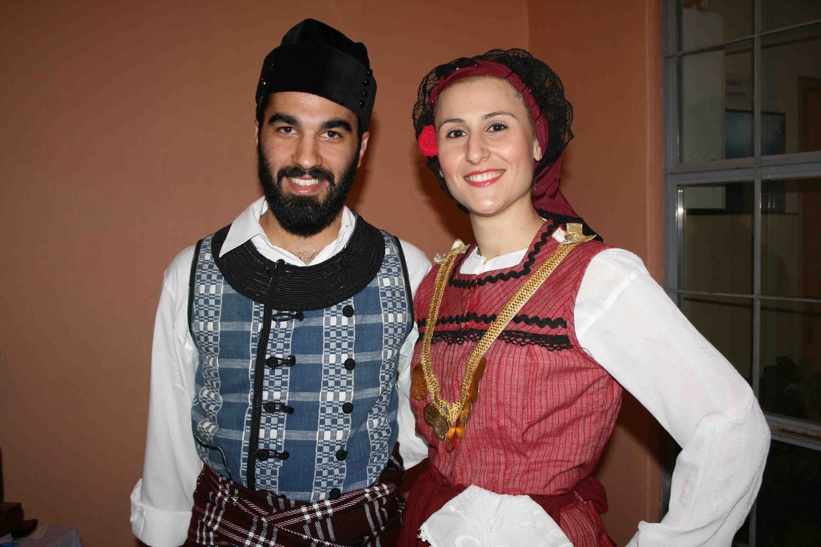 ΒΟΡΕΑΣmagazin: ΑΝΔΡΙΚΗ ΚΑΙ ΓΥΝΑΙΚΕΙΑ ΓΚΑΓΚΑΒΟΥΖΙΚΗ ΠΑΡΑΔΟΣΙΑΚΗ ΣΤΟΛΗ ...