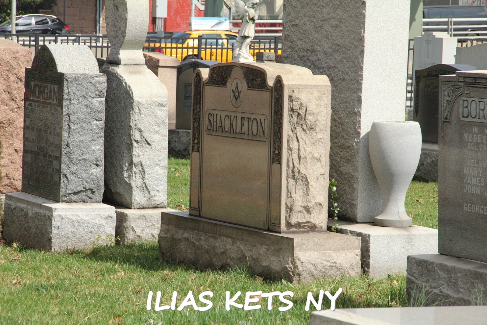 ILIAS KETS NY: *** ΤΑΦΟΙ ΦΙΛΑΝΘΡΩΠΩΝ
