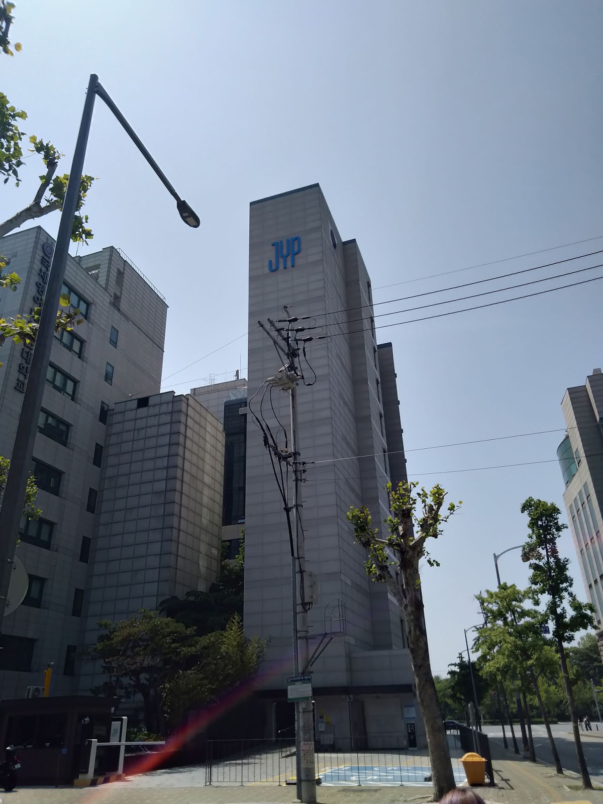 Fangirling in South Korea - A Fangirl's Heart - Entertainment and ...