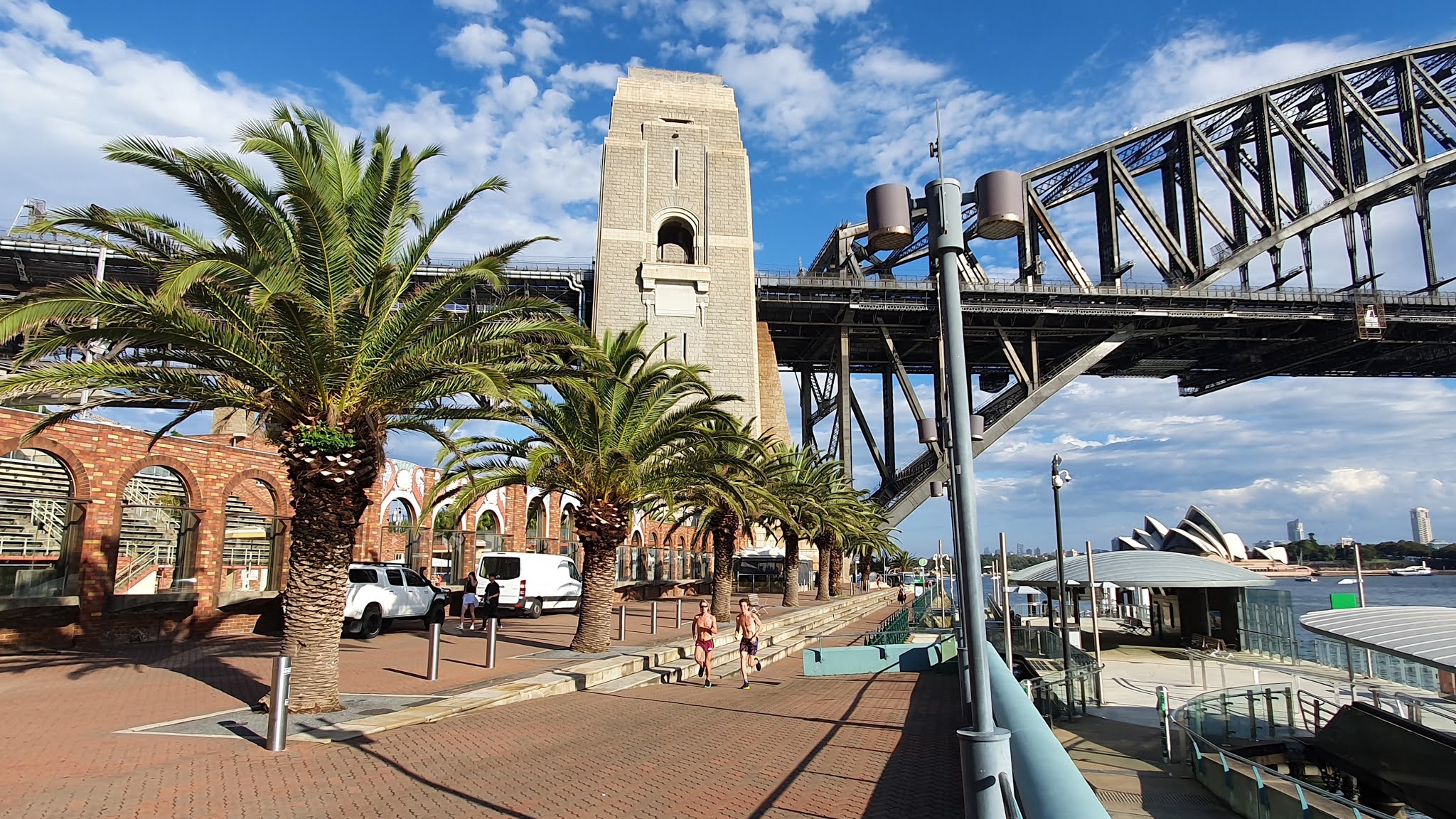 Sydney - City and Suburbs: Milsons Point, walkway