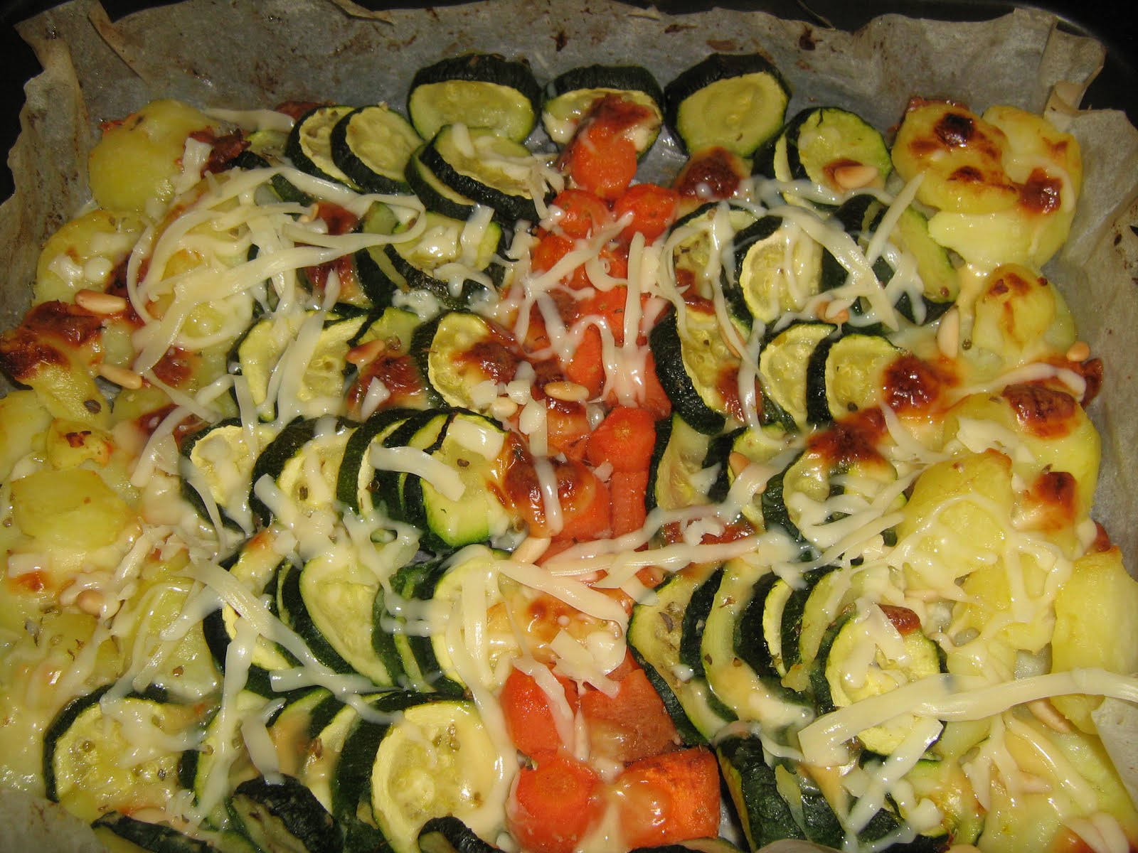 Contorni: Verdure al forno con scamorza e pinoli