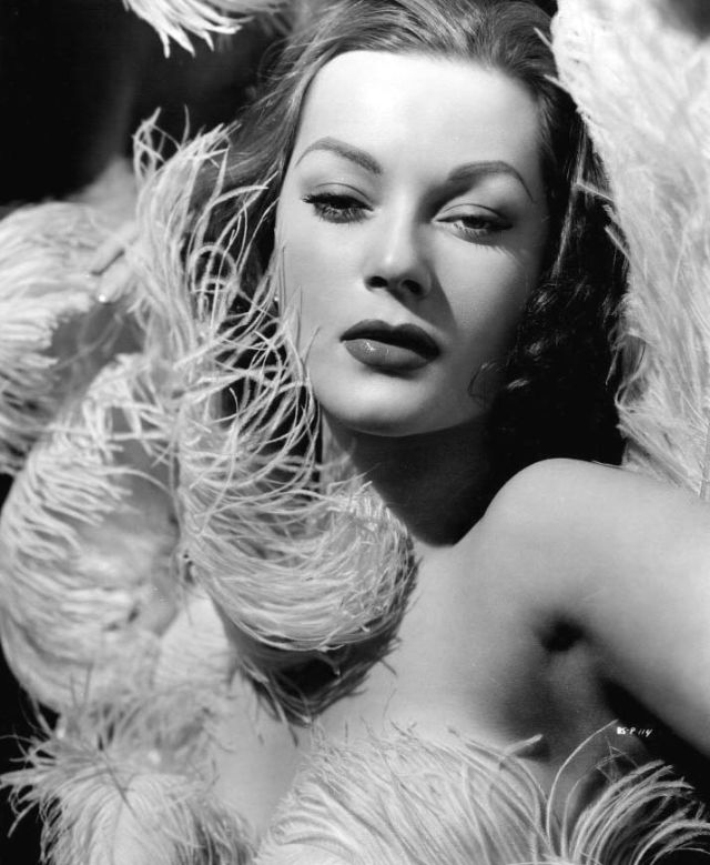 35 Gorgeous Photos of American Actress Hazel Brooks in the 1940s ...