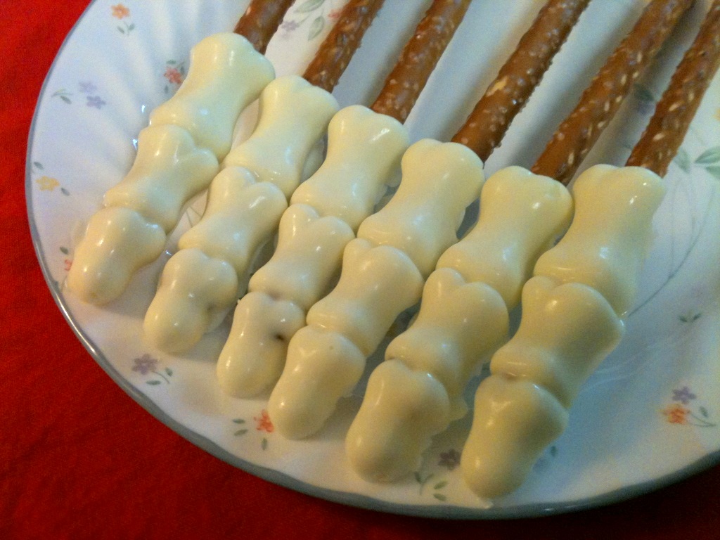 Amber's Kitchen Adventures...: Chocolate and Pretzel Skeleton Fingers