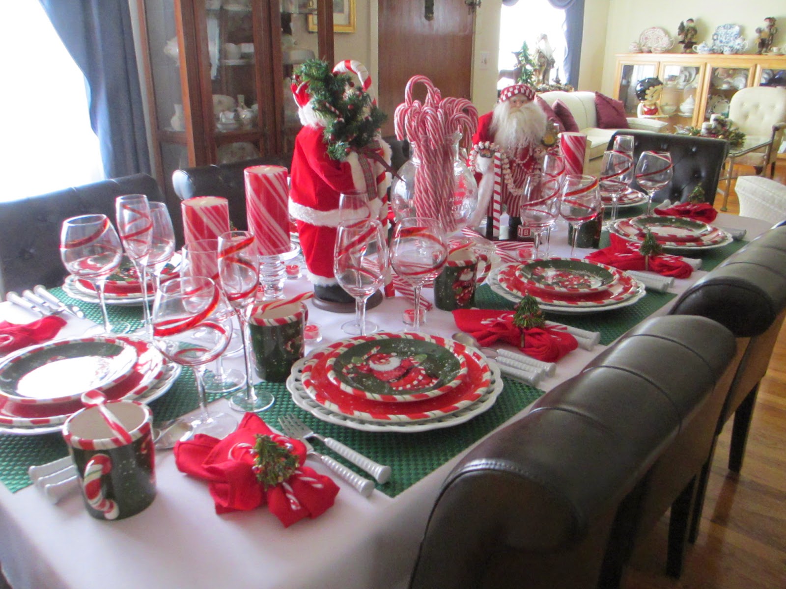 The Welcomed Guest: Peppermint Santa Tablescape