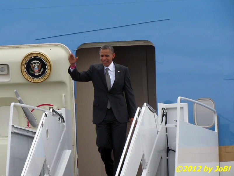 Journalism or Bust!: A/V: President Obama Flies in for Dayton Rally