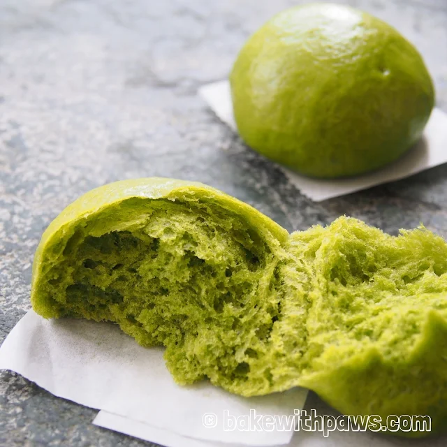 Pandan Mantou (Pandan Steamed Buns) - BAKE WITH PAWS