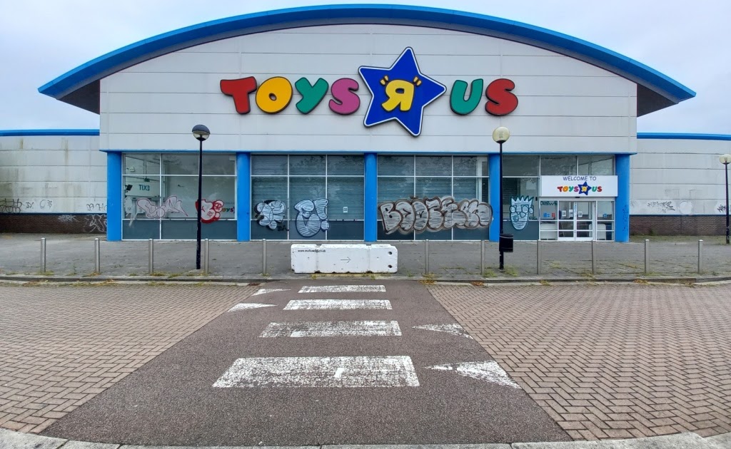 The Ham and Egger Files: Toys R Us in Milton Keynes