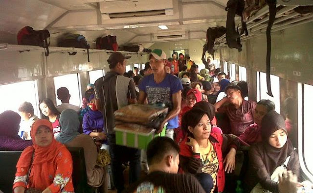 Dhinisa Journey: Mudik Dengan Naik Kereta Api, Kenangan Keluarga Tempo Dulu