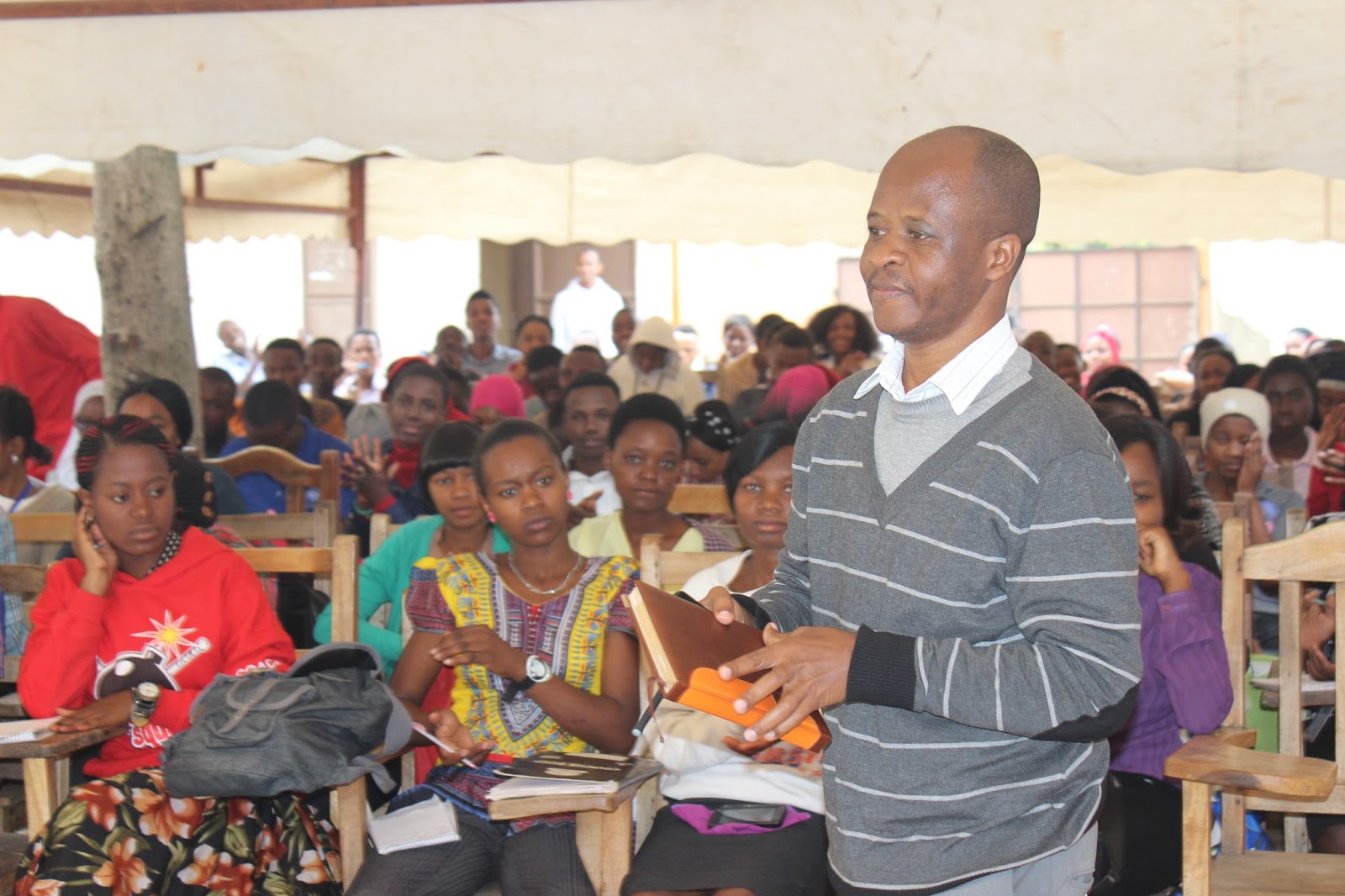 CHUO CHA UANDISHI WA HABARI NA UTANGAZAJI ARUSHA CHA TISHA KWA MAZOEZI ...