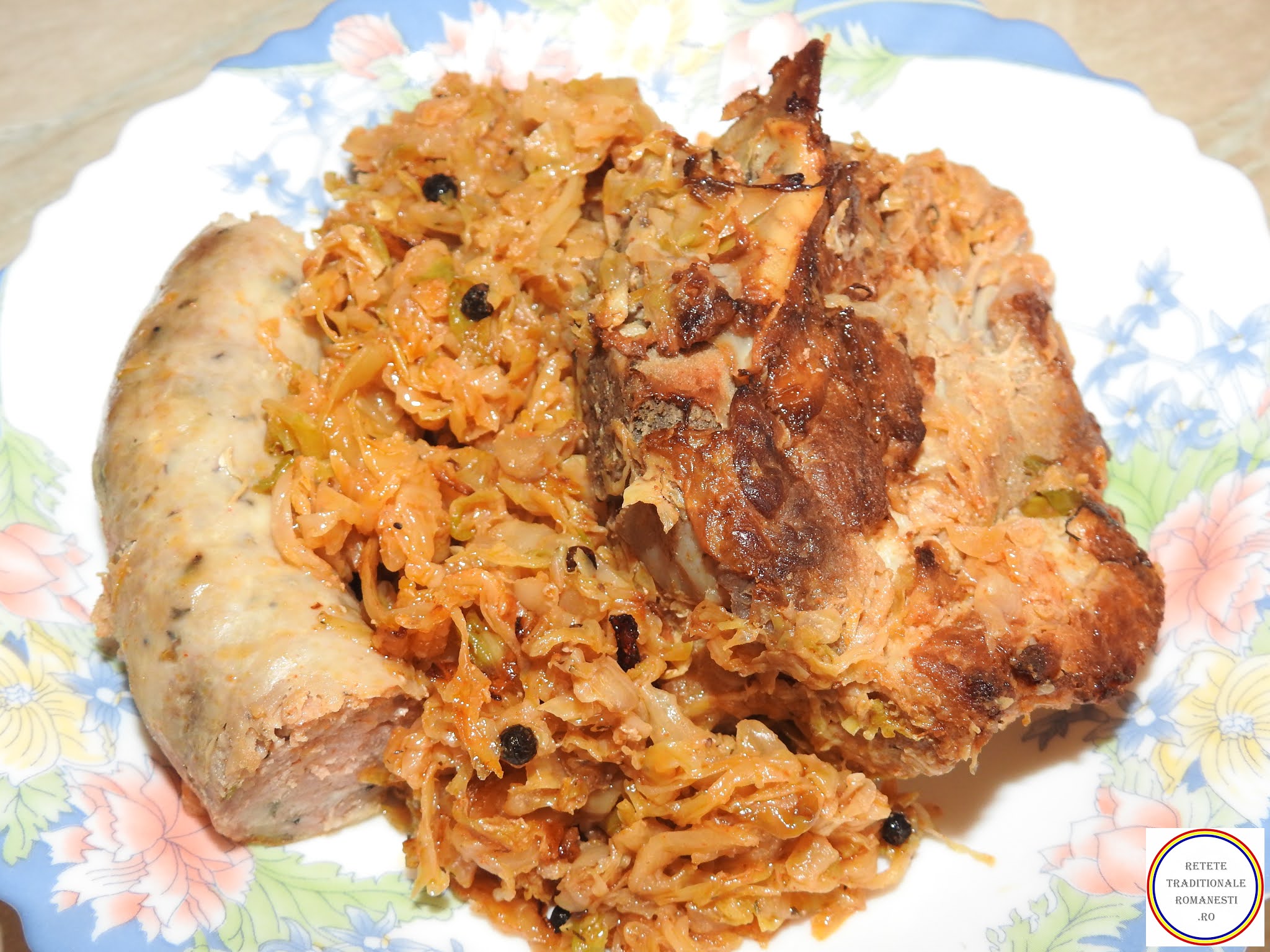 Varza murata cu carne si carnati reteta | Retetetraditionaleromanesti.ro