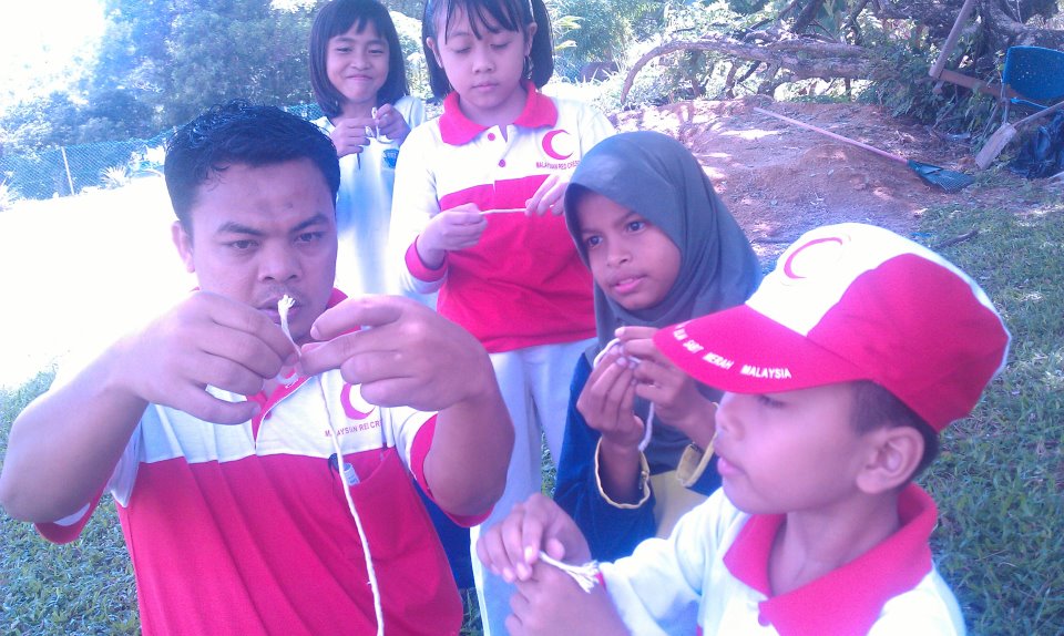 PERSATUAN BULAN SABIT MERAH SKPTLDM: AKTIVITI PBSM: Belajar Ikatan