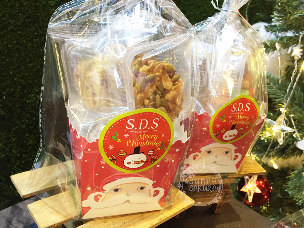 Light Up Happiness - Projek Krismas SDS Bakery & Cafe 2019