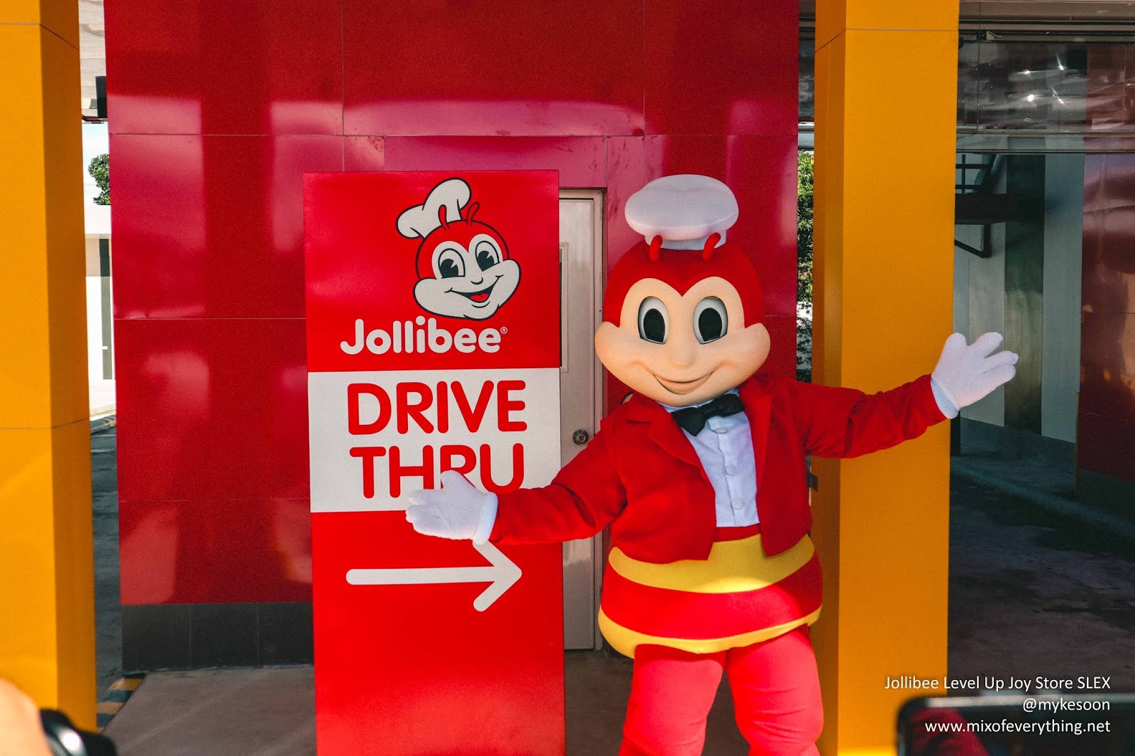 Jollibee Opens New Level Up Joy Store in SLEX with first ever dual lane ...
