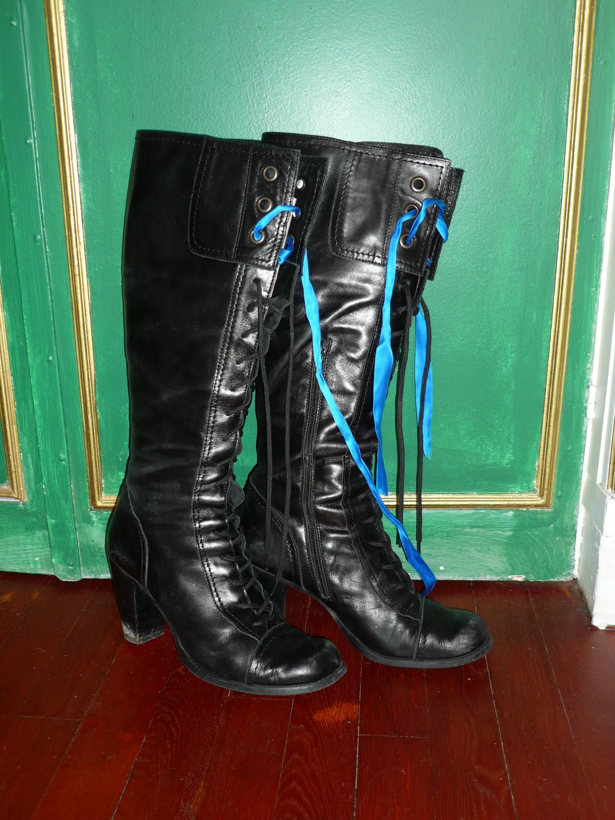 les souliers de Salomé: Des bottes