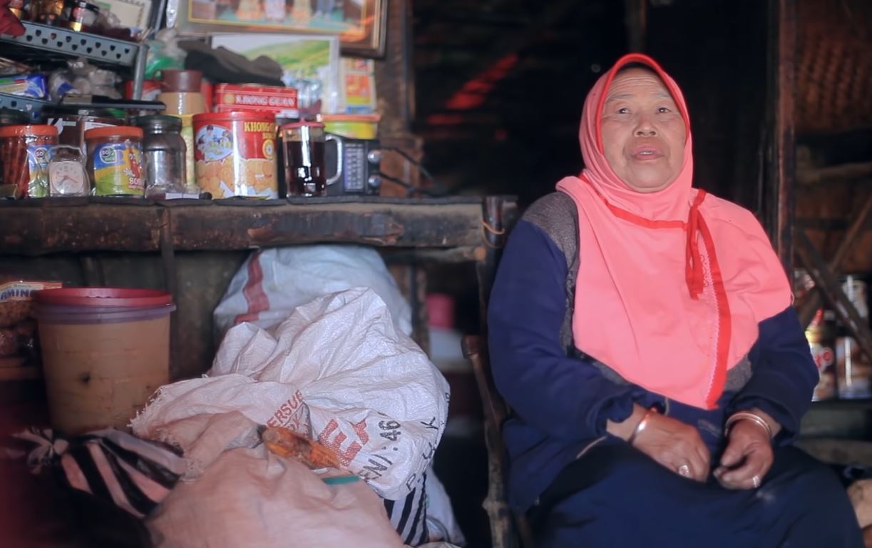 Kisah Mbok Yem dan Warung Tertinggi Di Indonesia - Catatan Harian Keong