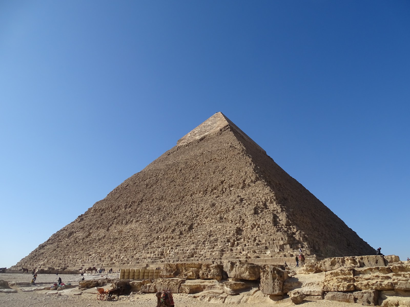 TRAS LAS HUELLAS DE HERÓDOTO. . . : KEOPS Y LA GRAN PIRÁMIDE.