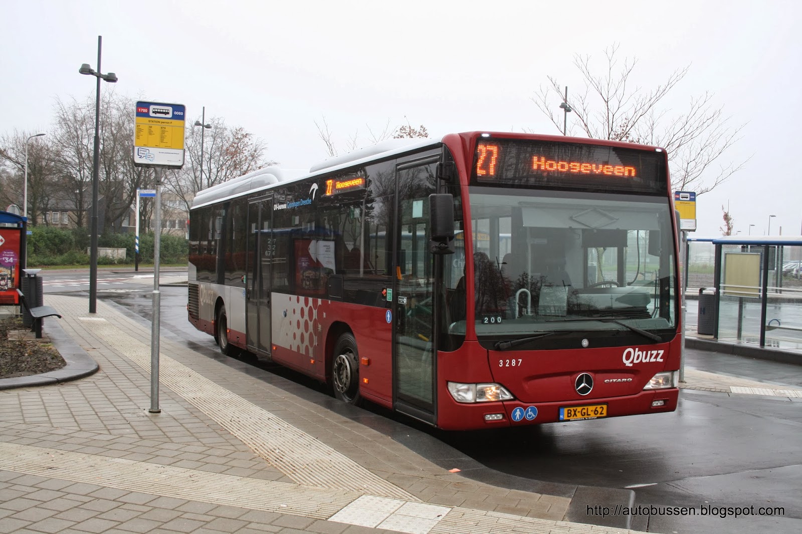 Openbaar Vervoer Wereldwijd: Autobussen op station Hoogeveen