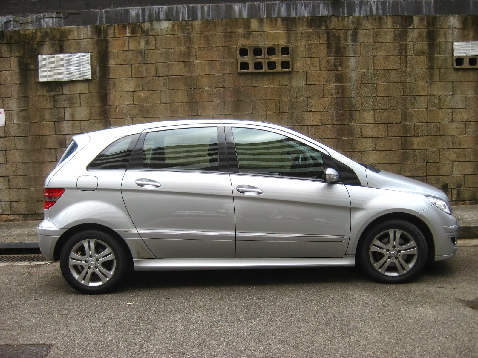 Aussie Old Parked Cars: 2005 Mercedes-Benz W245 B 200 Turbo