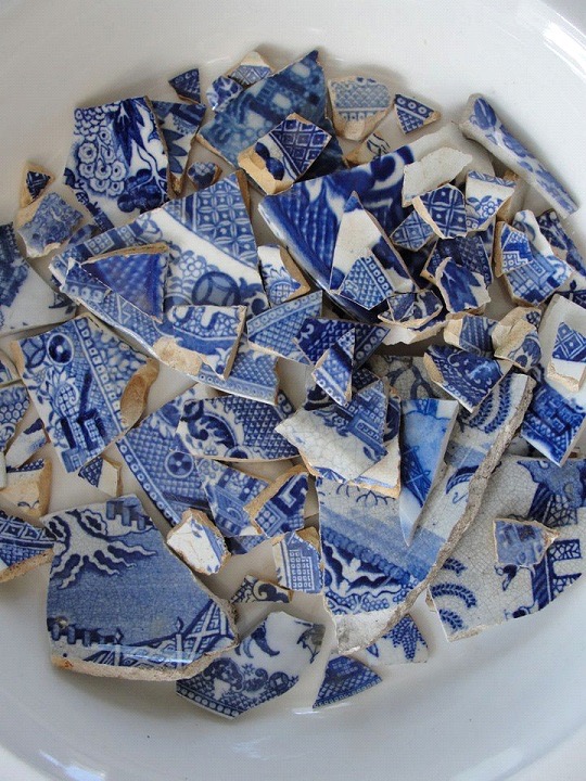 EUGENE HŐN : CERAMIC ARTIST: Manufraction; Ceramic Shard as Vessel.