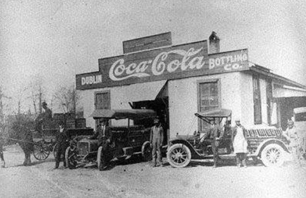 25 Amazing Early Photos of the World's Most Iconic Companies ~ Vintage ...
