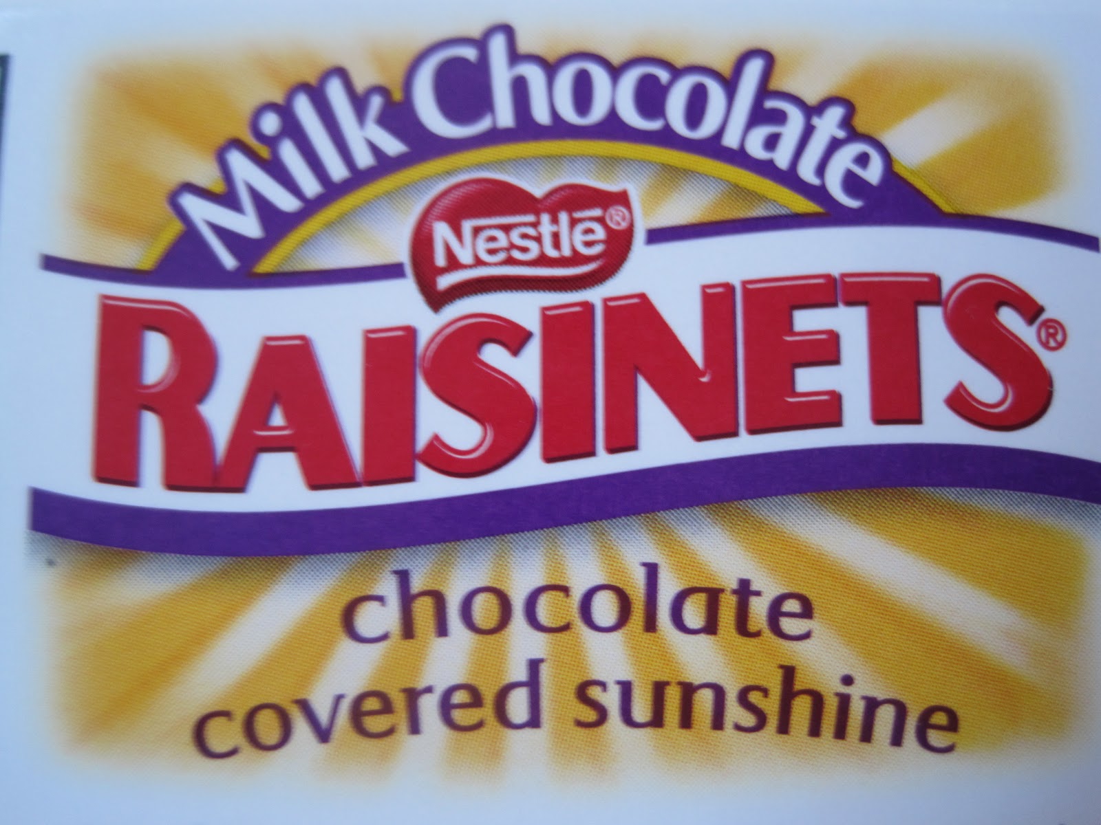 Walking The Candy Aisle: Raisinets review